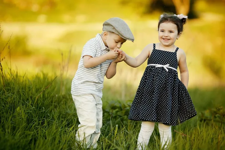 10 implicit signs that a man is in love with you